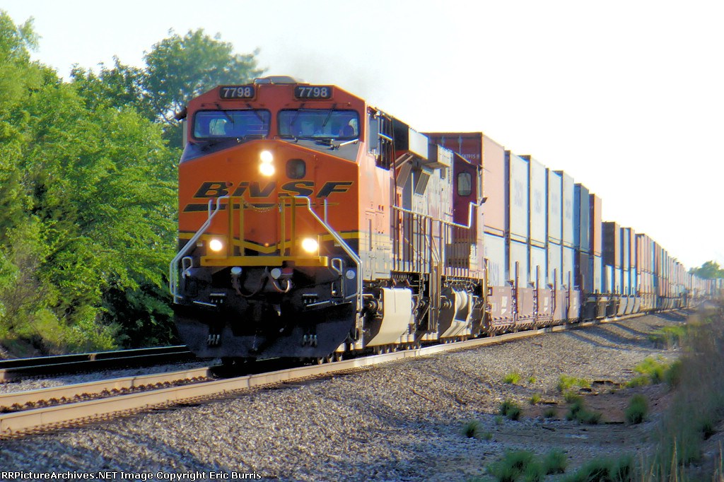 BNSF 7798 eastb